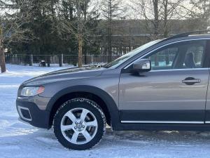 Yellow Volvo XC70 2009 in Trakai, with an engine capacity of 2.40 L and mileage of 379 thousand km for 5860 €, photo 13 on AUTOMOTO.COM.LV