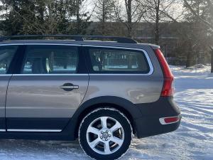 Yellow Volvo XC70 2009 in Trakai, with an engine capacity of 2.40 L and mileage of 379 thousand km for 5860 €, photo 14 on AUTOMOTO.COM.LV