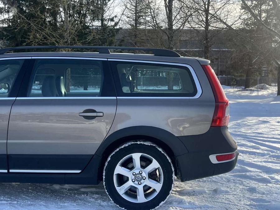 Yellow Volvo XC70 2009 in Trakai, with an engine capacity of 2.40 L and mileage of 379 thousand km for 5860 €, photo 14 on AUTOMOTO.COM.LV