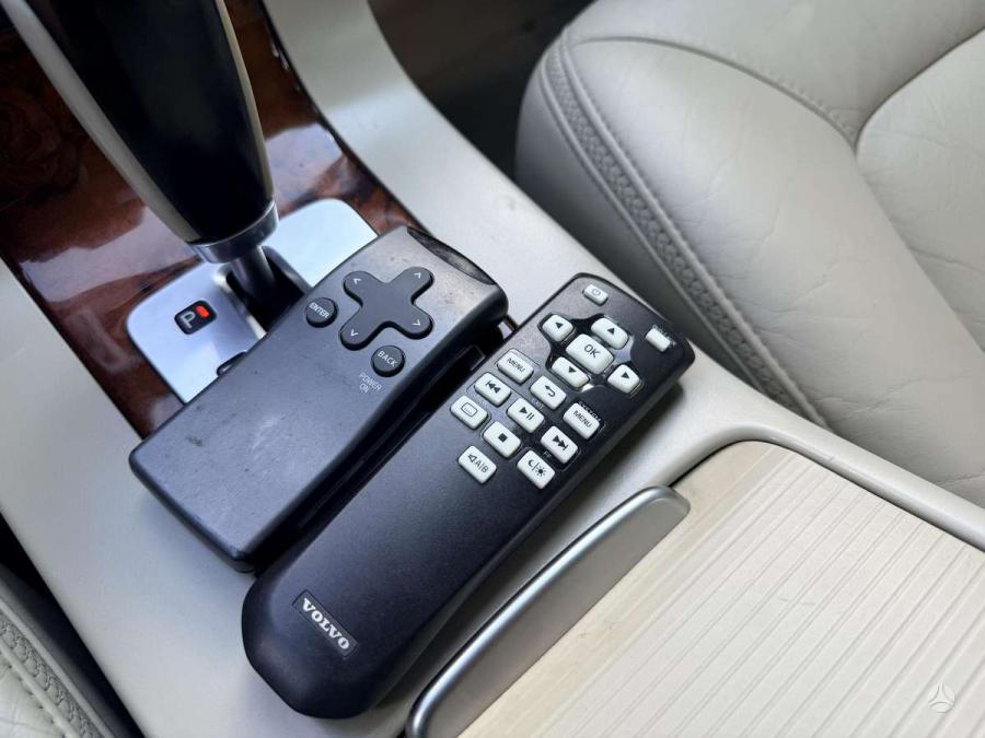 Желтый Вольво ХС70 2009 в Таураге, объемом двигателя 2.40 л и пробегом 323 тыс. км за 6000 €, фото 21 на AUTOMOTO.COM.LV