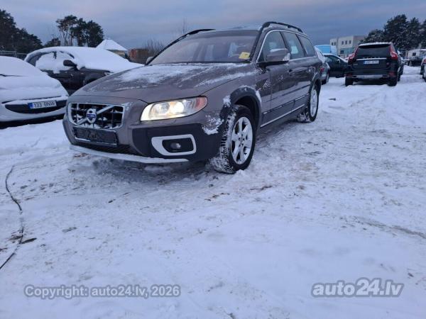 Yellow Volvo XC70 2011 in Tallinn, with an engine capacity of 2.40 L and mileage of 206 thousand km for 11500 €, photo 1 on AUTOMOTO.COM.LV