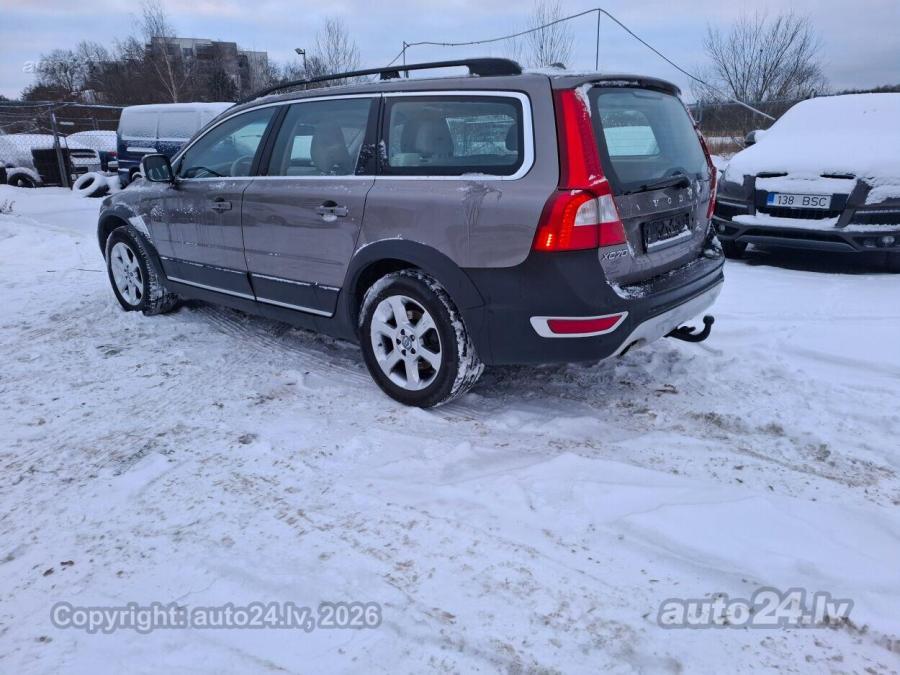 Yellow Volvo XC70 2011 in Tallinn, with an engine capacity of 2.40 L and mileage of 206 thousand km for 11500 €, photo 2 on AUTOMOTO.COM.LV