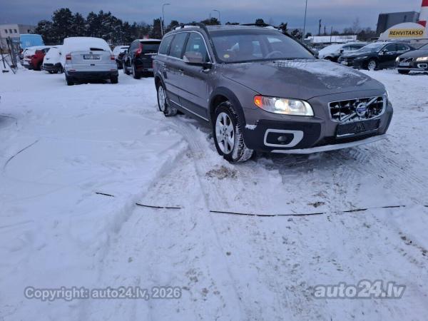 Yellow Volvo XC70 2011 in Tallinn, with an engine capacity of 2.40 L and mileage of 206 thousand km for 11500 €, photo 3 on AUTOMOTO.COM.LV