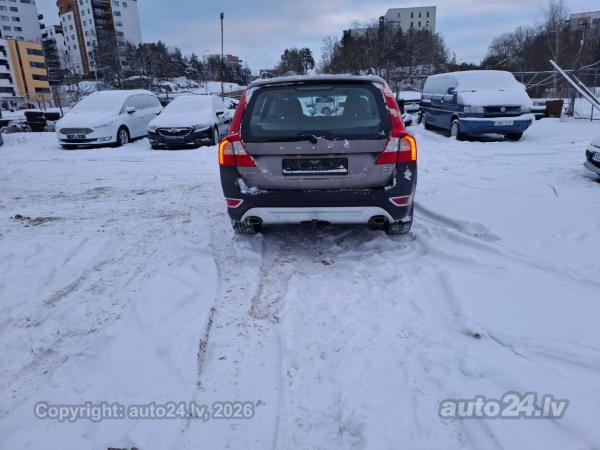Yellow Volvo XC70 2011 in Tallinn, with an engine capacity of 2.40 L and mileage of 206 thousand km for 11500 €, photo 4 on AUTOMOTO.COM.LV