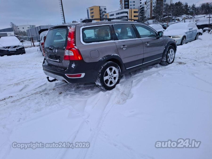 Yellow Volvo XC70 2011 in Tallinn, with an engine capacity of 2.40 L and mileage of 206 thousand km for 11500 €, photo 6 on AUTOMOTO.COM.LV