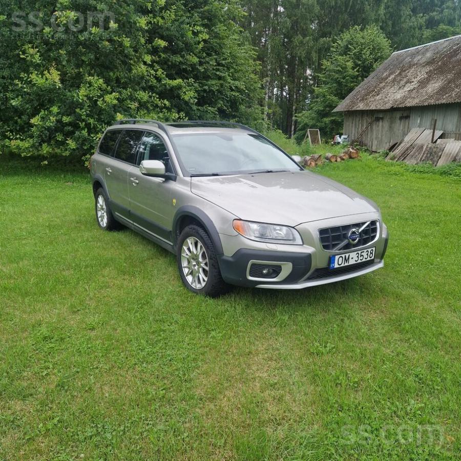 Yellow Volvo XC70 2011 in Riga, with an engine capacity of 2.00 L and mileage of 352 thousand km for 6290 €, photo 9 on AUTOMOTO.COM.LV