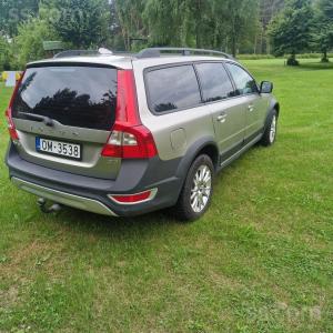 Dzeltens Volvo XC70 2011 Rīga, ar dzinēja tilpumu 2.00 L un nobraukumu 352 tūkst. km par 6290 €, foto  vietnē AUTOMOTO.COM.LV