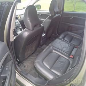 Yellow Volvo XC70 2011 in Riga, with an engine capacity of 2.00 L and mileage of 352 thousand km for 6290 €, photo 6 on AUTOMOTO.COM.LV