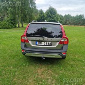 Yellow Volvo XC70 2011 in Riga, with an engine capacity of 2.00 L and mileage of 352 thousand km for 6290 €, photo 10 on AUTOMOTO.COM.LV