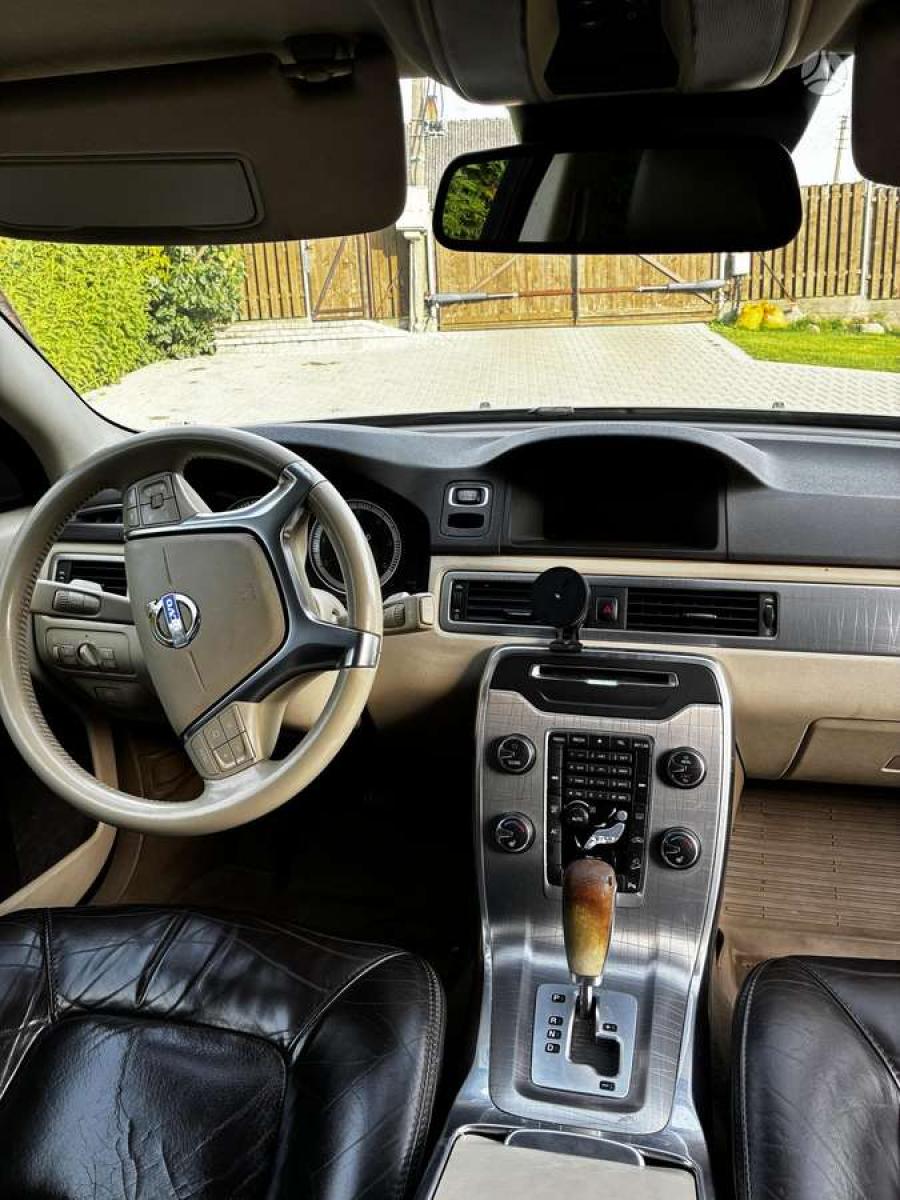Yellow Volvo XC70 2012 in Raseiniai, with an engine capacity of 2.40 L and mileage of 0 thousand km for 3300 €, photo 1 on AUTOMOTO.COM.LV