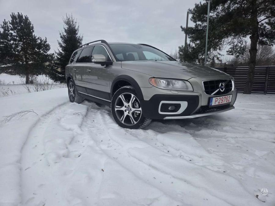 Yellow Volvo XC70 2013 in Siauliai, with an engine capacity of 2.95 L and mileage of 265 thousand km for 8950 €, photo 2 on AUTOMOTO.COM.LV