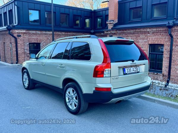 Smilšu krāsa Volvo XC90 2006 Tallina, ar dzinēja tilpumu 2.50 L un nobraukumu 108 tūkst. km par 8990 €, foto 2 vietnē AUTOMOTO.COM.LV