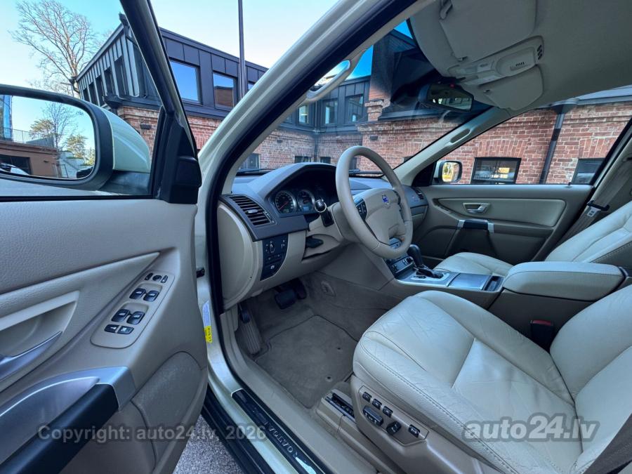 Smilšu krāsa Volvo XC90 2006 Tallina, ar dzinēja tilpumu 2.50 L un nobraukumu 108 tūkst. km par 8990 €, foto 6 vietnē AUTOMOTO.COM.LV