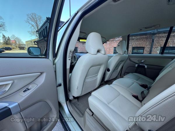 Smilšu krāsa Volvo XC90 2006 Tallina, ar dzinēja tilpumu 2.50 L un nobraukumu 108 tūkst. km par 8990 €, foto 6 vietnē AUTOMOTO.COM.LV