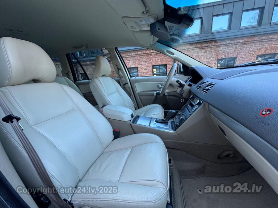 Smilšu krāsa Volvo XC90 2006 Tallina, ar dzinēja tilpumu 2.50 L un nobraukumu 108 tūkst. km par 8990 €, foto 8 vietnē AUTOMOTO.COM.LV