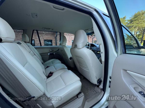Smilšu krāsa Volvo XC90 2006 Tallina, ar dzinēja tilpumu 2.50 L un nobraukumu 108 tūkst. km par 8990 €, foto 9 vietnē AUTOMOTO.COM.LV