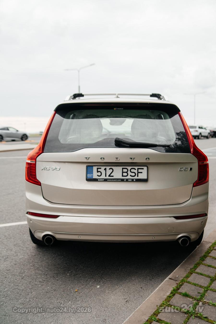 Smilšu krāsa Volvo XC90 2015 Tallina, ar dzinēja tilpumu 2.00 L un nobraukumu 215 tūkst. km par 19999 €, foto 6 vietnē AUTOMOTO.COM.LV