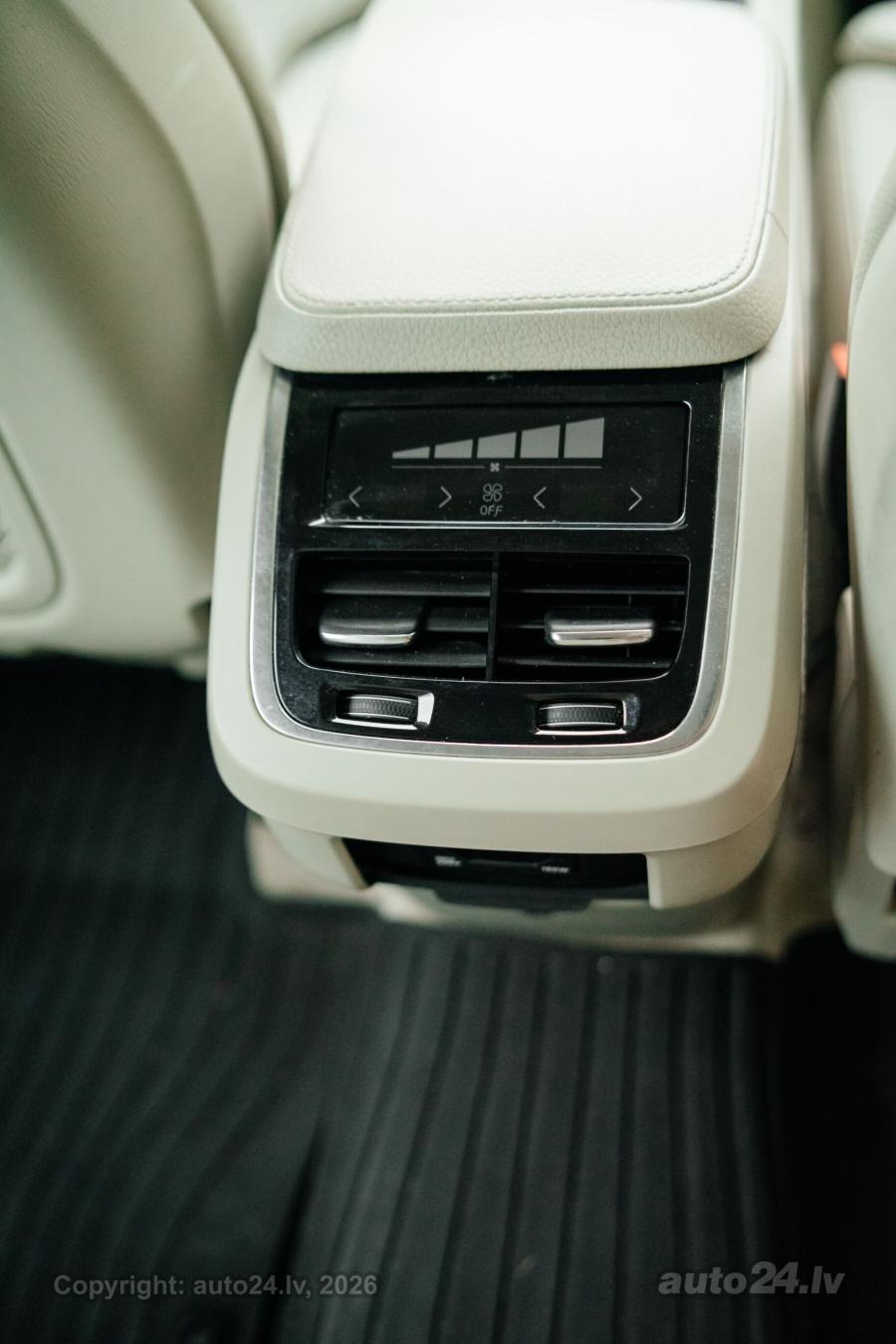 Smilšu krāsa Volvo XC90 2015 Tallina, ar dzinēja tilpumu 2.00 L un nobraukumu 215 tūkst. km par 19999 €, foto 15 vietnē AUTOMOTO.COM.LV