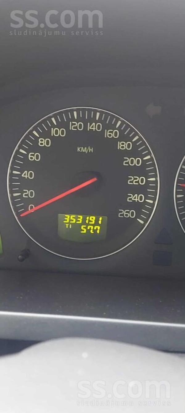 Black Volvo XC90 2003 in Riga, with an engine capacity of 2.40 L and mileage of 353 thousand km for 4200 €, photo 11 on AUTOMOTO.COM.LV