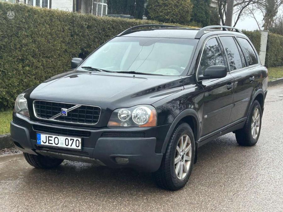 Black Volvo XC90 2003 in Ukmerge, with an engine capacity of 2.40 L and mileage of 298 thousand km for 2550 €, photo 1 on AUTOMOTO.COM.LV