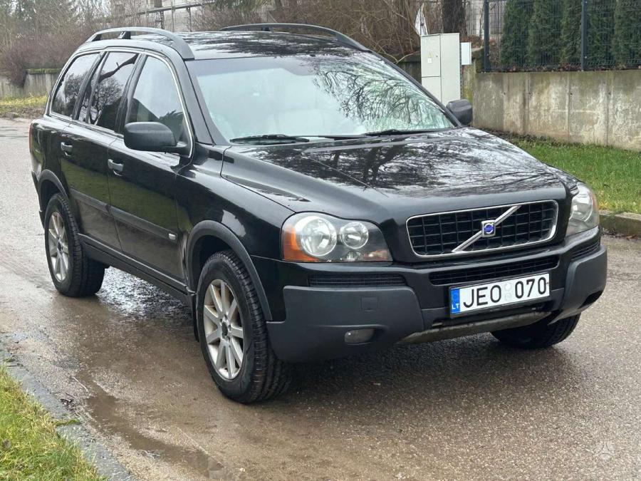 Black Volvo XC90 2003 in Ukmerge, with an engine capacity of 2.40 L and mileage of 298 thousand km for 2550 €, photo 2 on AUTOMOTO.COM.LV