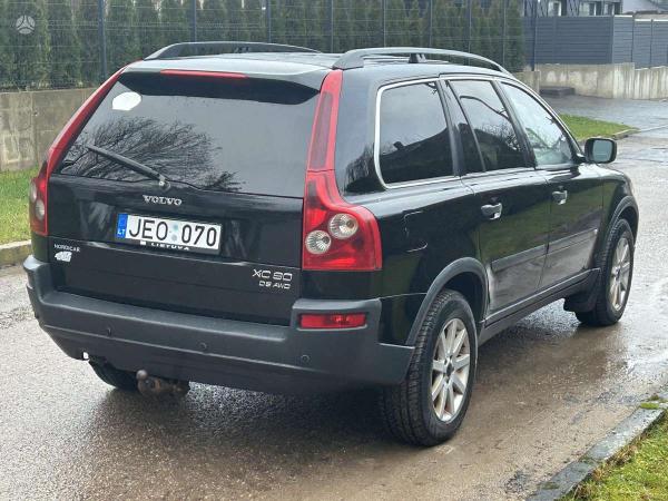 Black Volvo XC90 2003 in Ukmerge, with an engine capacity of 2.40 L and mileage of 298 thousand km for 2550 €, photo 3 on AUTOMOTO.COM.LV
