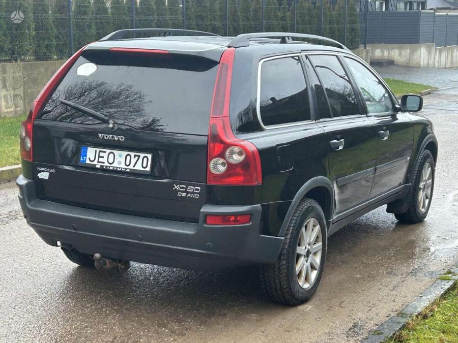 Black Volvo XC90 2003 in Ukmerge, with an engine capacity of 2.40 L and mileage of 298 thousand km for 2550 €, photo 3 on AUTOMOTO.COM.LV