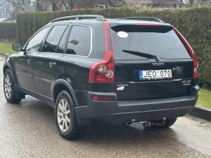 Black Volvo XC90 2003 in Ukmerge, with an engine capacity of 2.40 L and mileage of 298 thousand km for 2550 €, photo 4 on AUTOMOTO.COM.LV