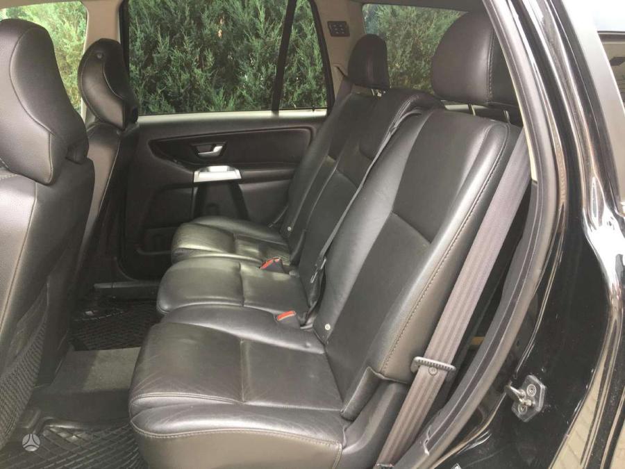 Black Volvo XC90 2003 in Kaunas, with an engine capacity of 2.40 L and mileage of 245 thousand km for 5200 €, photo 8 on AUTOMOTO.COM.LV