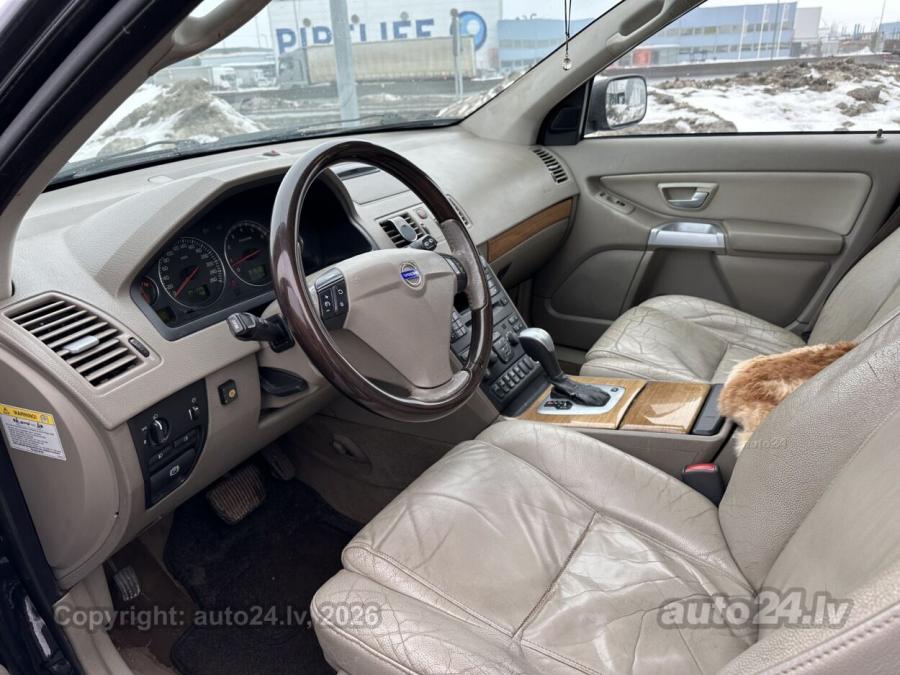 Melns Volvo XC90 2003 Tallina, ar dzinēja tilpumu 2.50 L un nobraukumu 341 tūkst. km par 5000 €, foto 13 vietnē AUTOMOTO.COM.LV