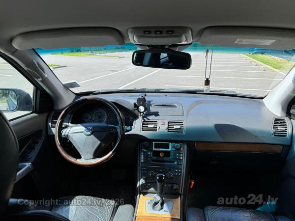 Melns Volvo XC90 2003 Tallina, ar dzinēja tilpumu 2.40 L un nobraukumu 0 tūkst. km par 3500 €, foto 4 vietnē AUTOMOTO.COM.LV