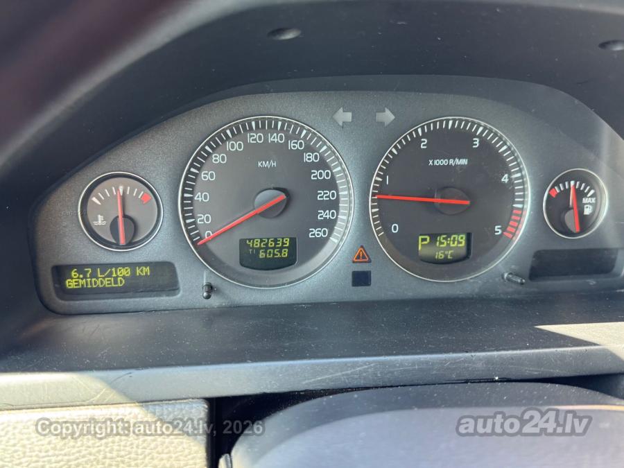 Black Volvo XC90 2003 in Tallinn, with an engine capacity of 2.40 L and mileage of 0 thousand km for 3500 €, photo 9 on AUTOMOTO.COM.LV