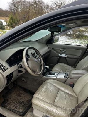 Black Volvo XC90 2003 in Jelgava, with an engine capacity of 2.50 L and mileage of 240 thousand km for 1999 €, photo 3 on AUTOMOTO.COM.LV