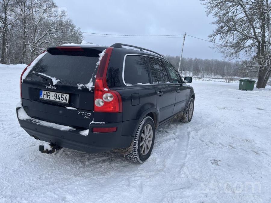 Black Volvo XC90 2003 in Aizkraukle, with an engine capacity of 2.40 L and mileage of 467 thousand km for 2500 €, photo 3 on AUTOMOTO.COM.LV