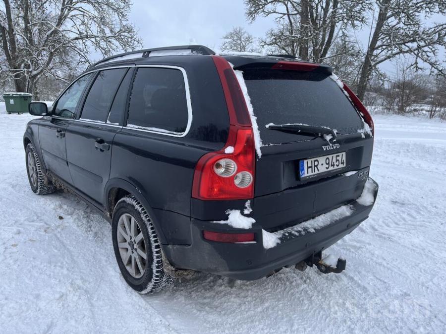 Black Volvo XC90 2003 in Aizkraukle, with an engine capacity of 2.40 L and mileage of 467 thousand km for 2500 €, photo 5 on AUTOMOTO.COM.LV