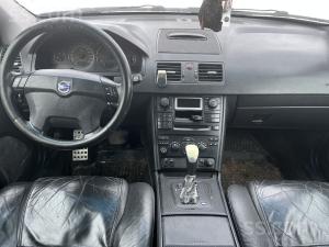 Black Volvo XC90 2003 in Aizkraukle, with an engine capacity of 2.40 L and mileage of 467 thousand km for 2500 €, photo 7 on AUTOMOTO.COM.LV