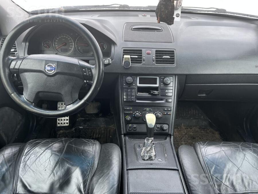 Black Volvo XC90 2003 in Aizkraukle, with an engine capacity of 2.40 L and mileage of 467 thousand km for 2500 €, photo 7 on AUTOMOTO.COM.LV