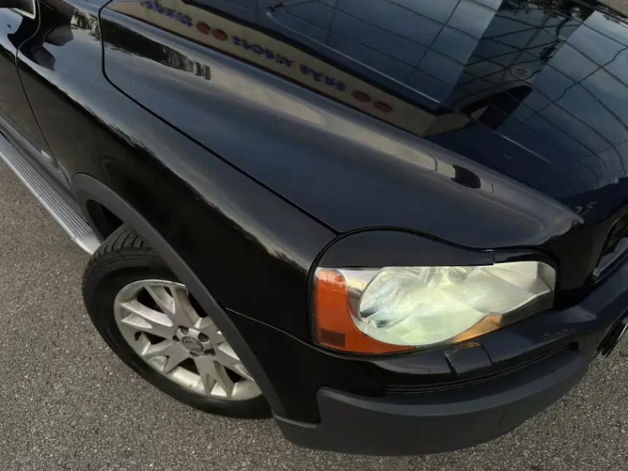 Black Volvo XC90 2003 in Riga, with an engine capacity of 2.40 L and mileage of 390 thousand km for 3390 €, photo 3 on AUTOMOTO.COM.LV