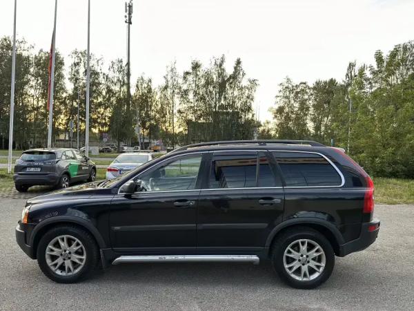 Black Volvo XC90 2003 in Riga, with an engine capacity of 2.40 L and mileage of 390 thousand km for 3390 €, photo 3 on AUTOMOTO.COM.LV