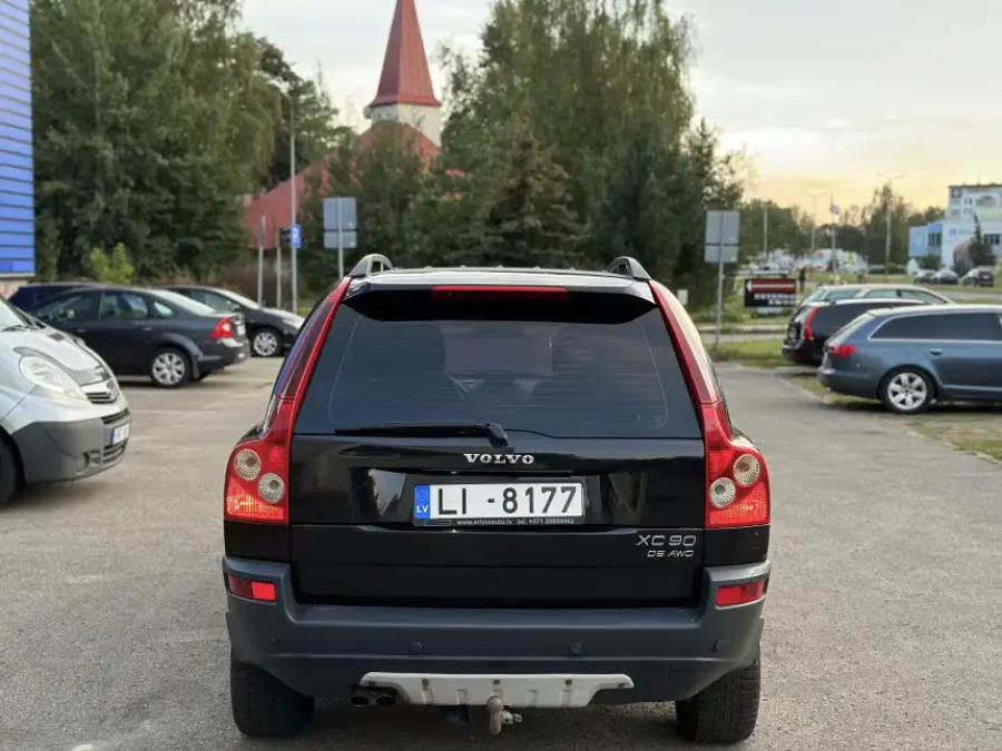 Black Volvo XC90 2003 in Riga, with an engine capacity of 2.40 L and mileage of 390 thousand km for 3390 €, photo 5 on AUTOMOTO.COM.LV