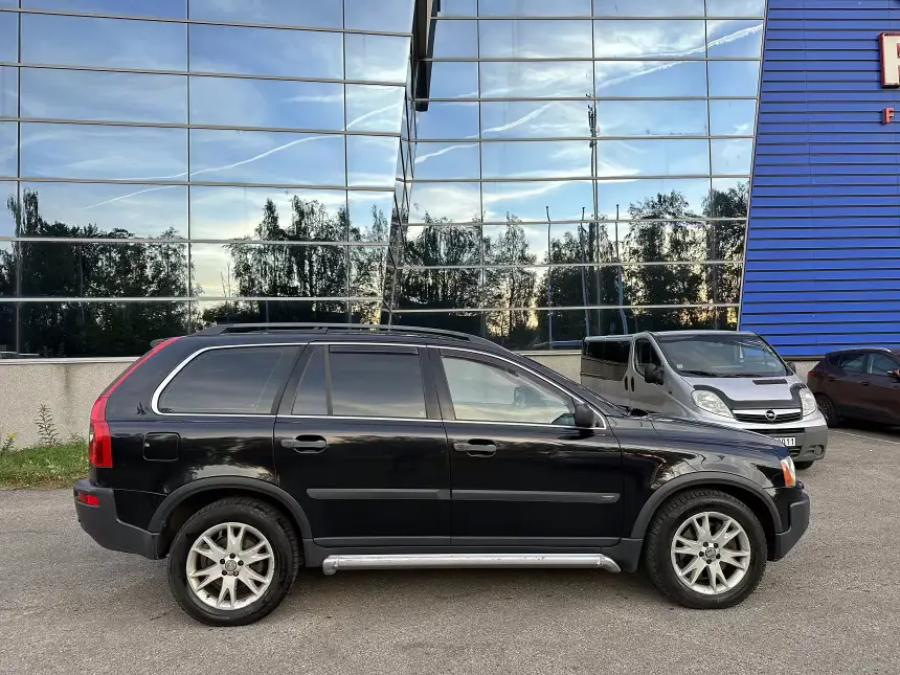 Black Volvo XC90 2003 in Riga, with an engine capacity of 2.40 L and mileage of 390 thousand km for 3390 €, photo 10 on AUTOMOTO.COM.LV