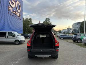 Black Volvo XC90 2003 in Riga, with an engine capacity of 2.40 L and mileage of 390 thousand km for 3390 €, photo 11 on AUTOMOTO.COM.LV