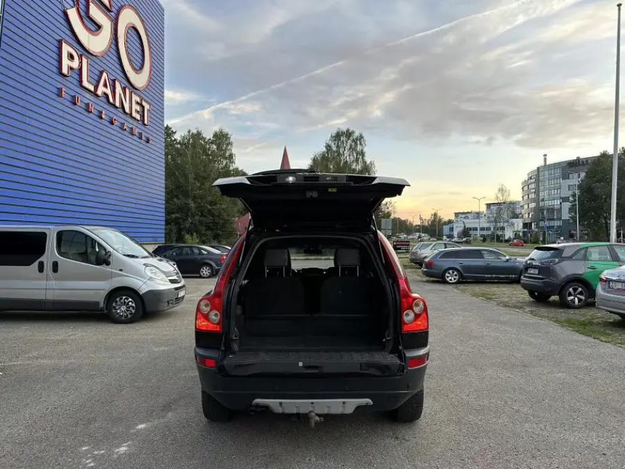 Black Volvo XC90 2003 in Riga, with an engine capacity of 2.40 L and mileage of 390 thousand km for 3390 €, photo 11 on AUTOMOTO.COM.LV