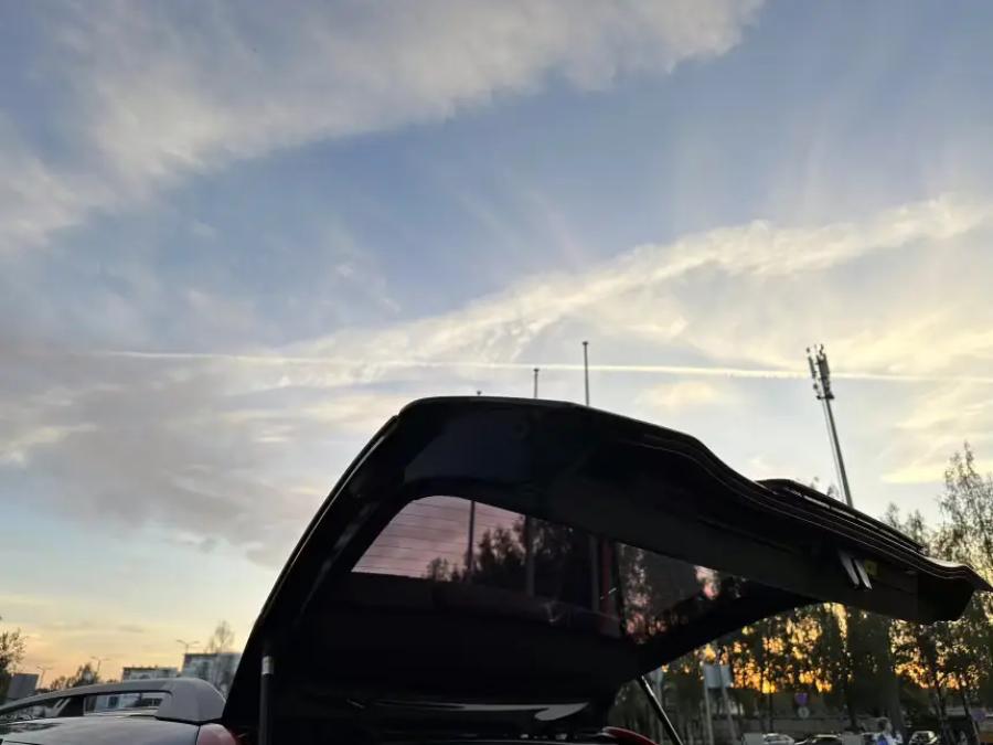 Black Volvo XC90 2003 in Riga, with an engine capacity of 2.40 L and mileage of 390 thousand km for 3390 €, photo 12 on AUTOMOTO.COM.LV