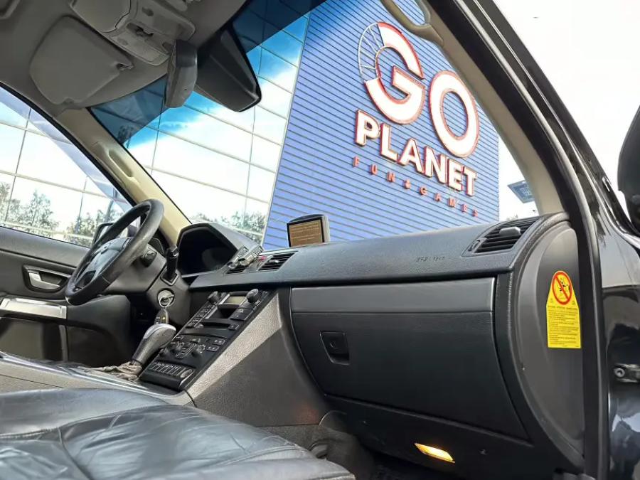 Black Volvo XC90 2003 in Riga, with an engine capacity of 2.40 L and mileage of 390 thousand km for 3390 €, photo 17 on AUTOMOTO.COM.LV