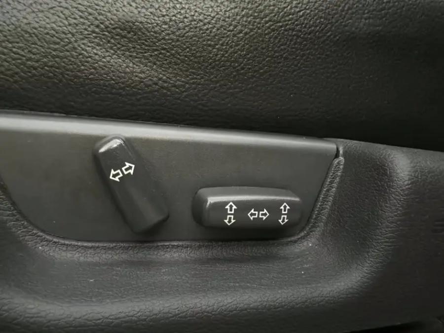 Black Volvo XC90 2003 in Riga, with an engine capacity of 2.40 L and mileage of 390 thousand km for 3390 €, photo 18 on AUTOMOTO.COM.LV