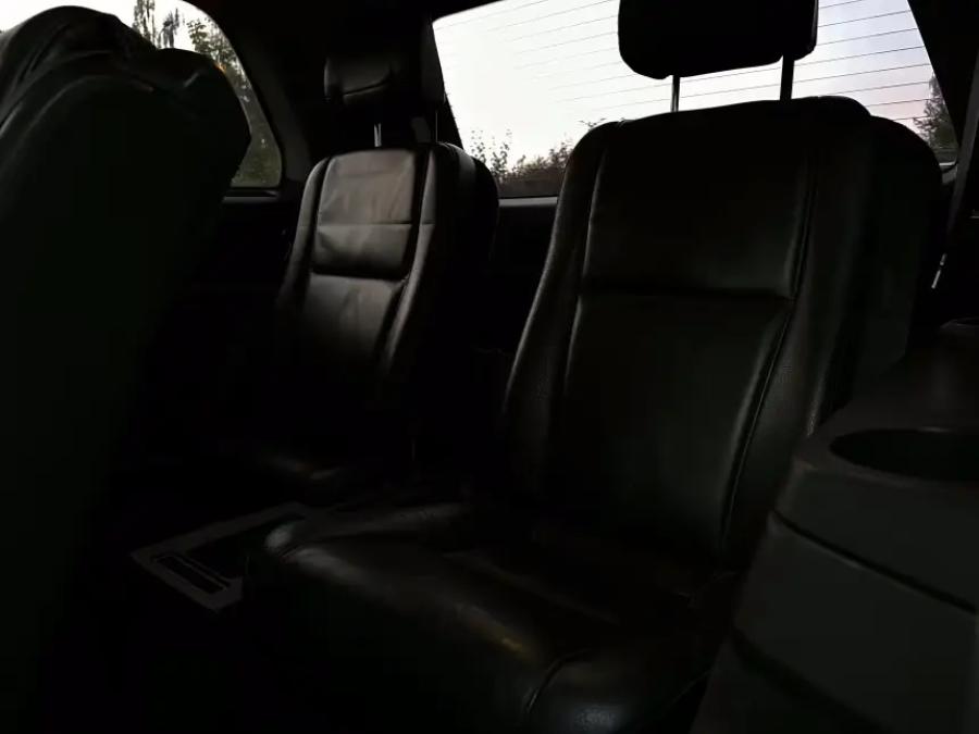 Black Volvo XC90 2003 in Riga, with an engine capacity of 2.40 L and mileage of 390 thousand km for 3390 €, photo 21 on AUTOMOTO.COM.LV