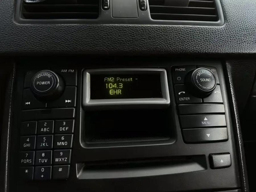 Black Volvo XC90 2003 in Riga, with an engine capacity of 2.40 L and mileage of 390 thousand km for 3390 €, photo 25 on AUTOMOTO.COM.LV