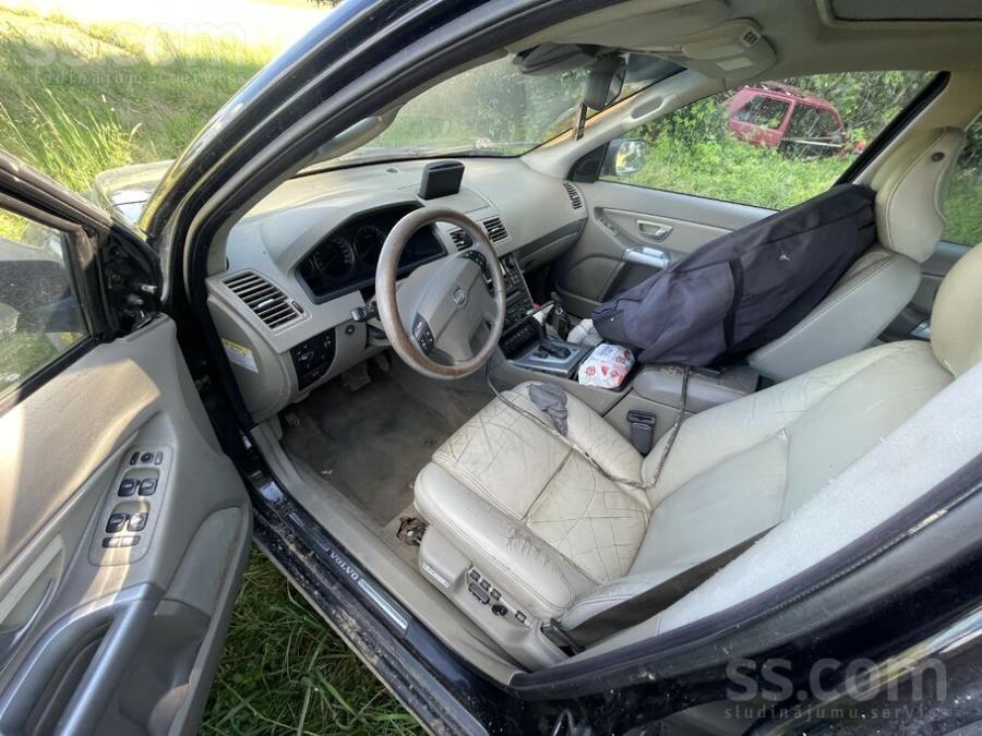 Black Volvo XC90 2003 in Jekabpils, with an engine capacity of 2.90 L and mileage of 300 thousand km for 1200 €, photo 6 on AUTOMOTO.COM.LV