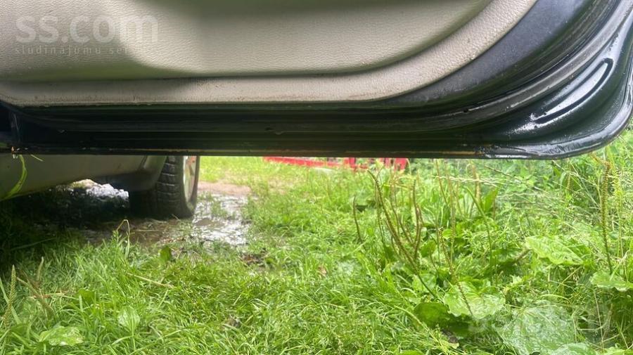Black Volvo XC90 2003 in Jekabpils, with an engine capacity of 2.90 L and mileage of 300 thousand km for 1200 €, photo 15 on AUTOMOTO.COM.LV